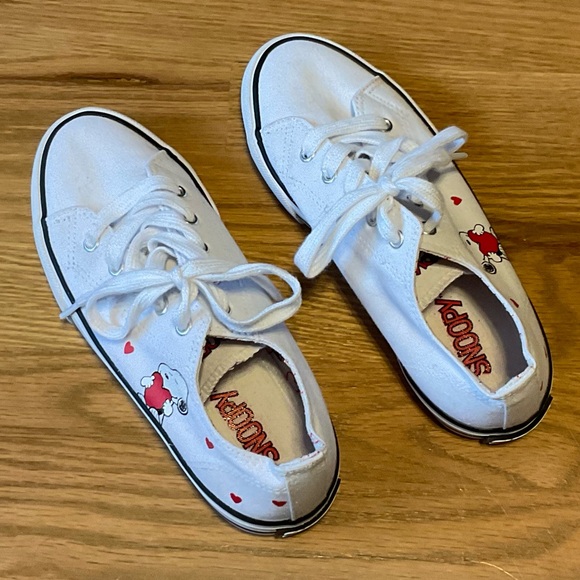Shoes | Peanuts Kids White Canvas Snoopy Sneakers Shoes With Hearts ...